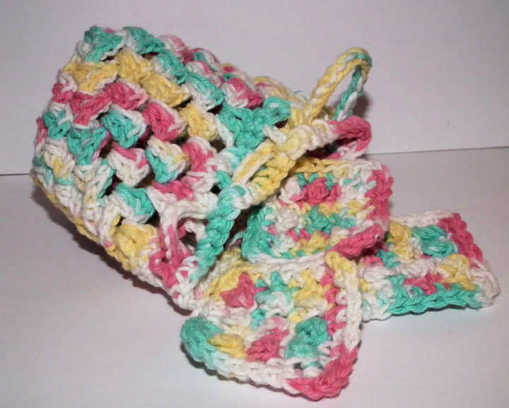 15 Free Crochet Makeup Bag Patterns - Crochet Me